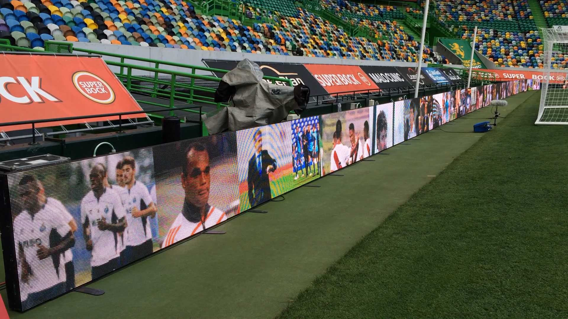 Software for sports stadiums: perimeters and scoreboards - Large ...